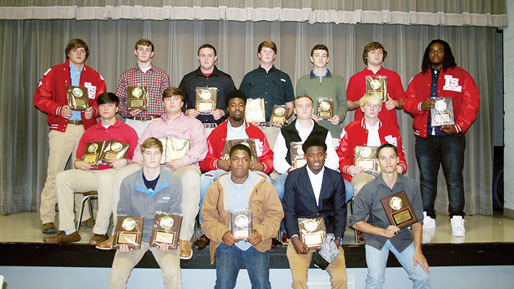 Loyd Star honors stand-out athletes at football banquet | Daily Leader