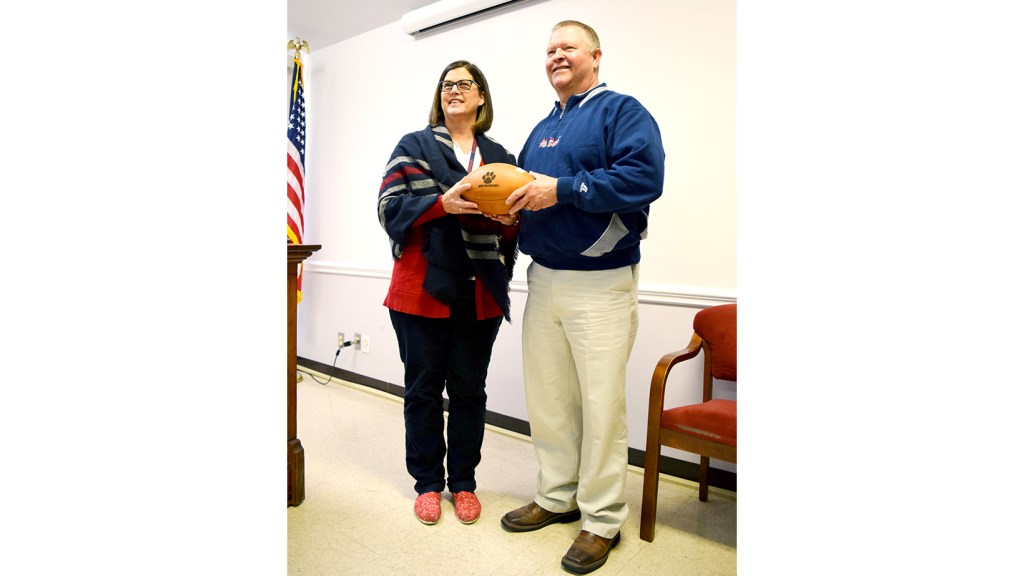 Ole Brook brings back Peavey for football | Daily Leader