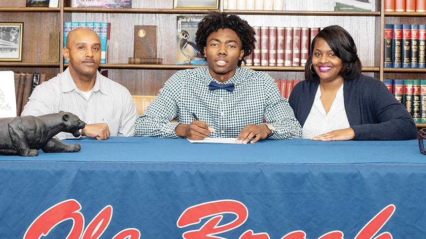 BHS’s Hilbert inks with East Central | Daily Leader