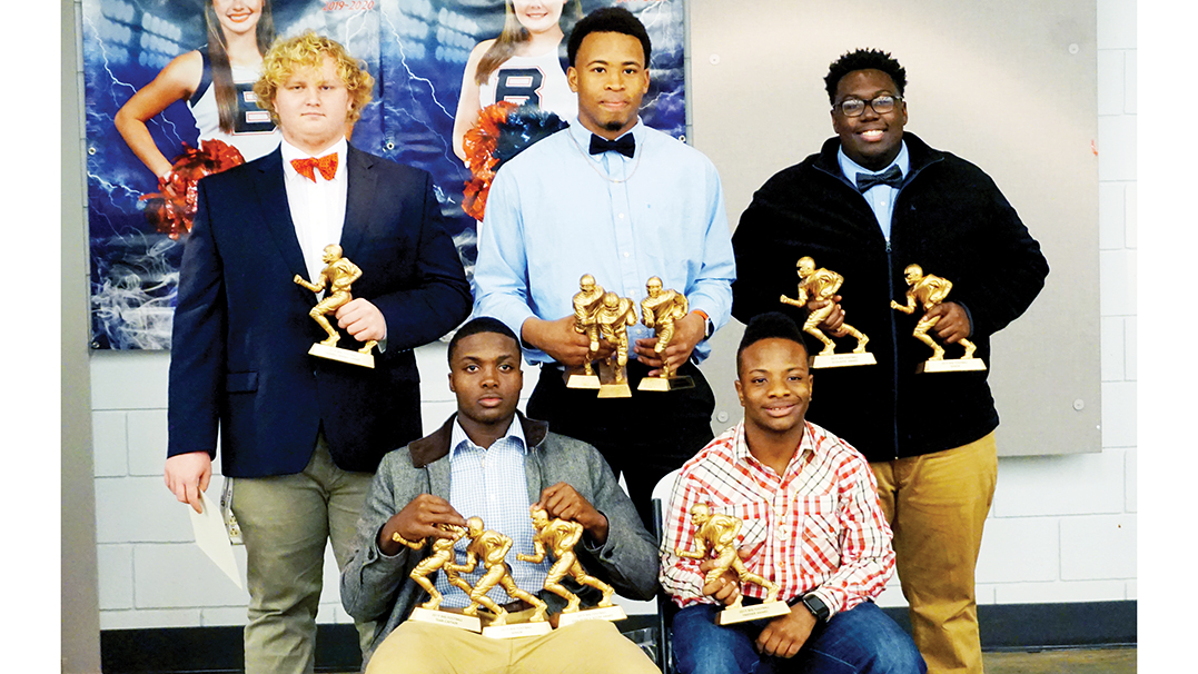 Ole Brook football presents awards | Daily Leader