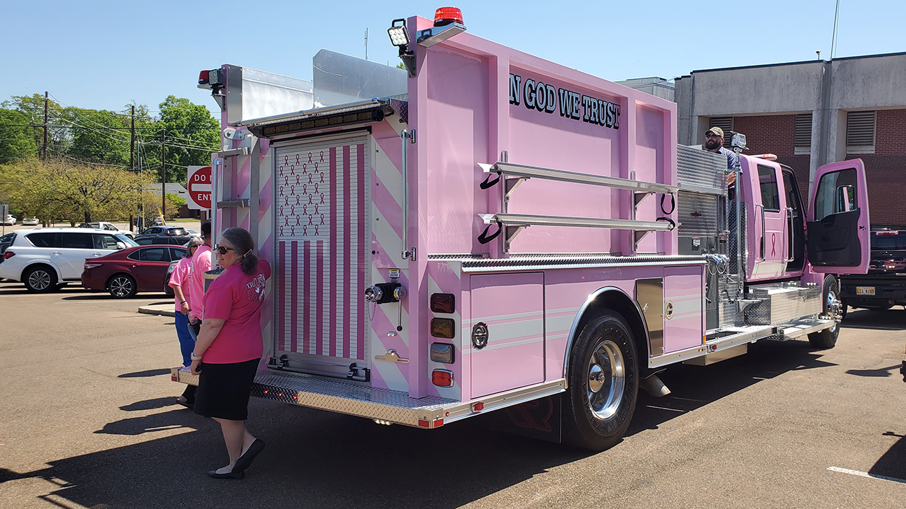 VFD welcomes new pink fire truck | Daily Leader