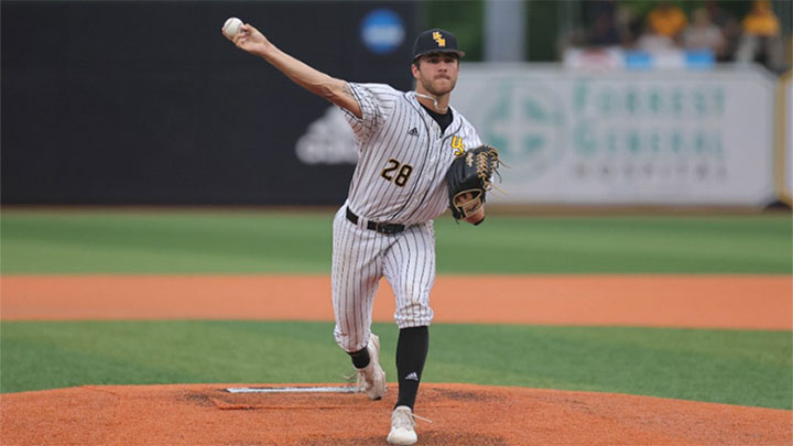 Tanner Hall picked as 2022 Ferris Trophy winner | Daily Leader