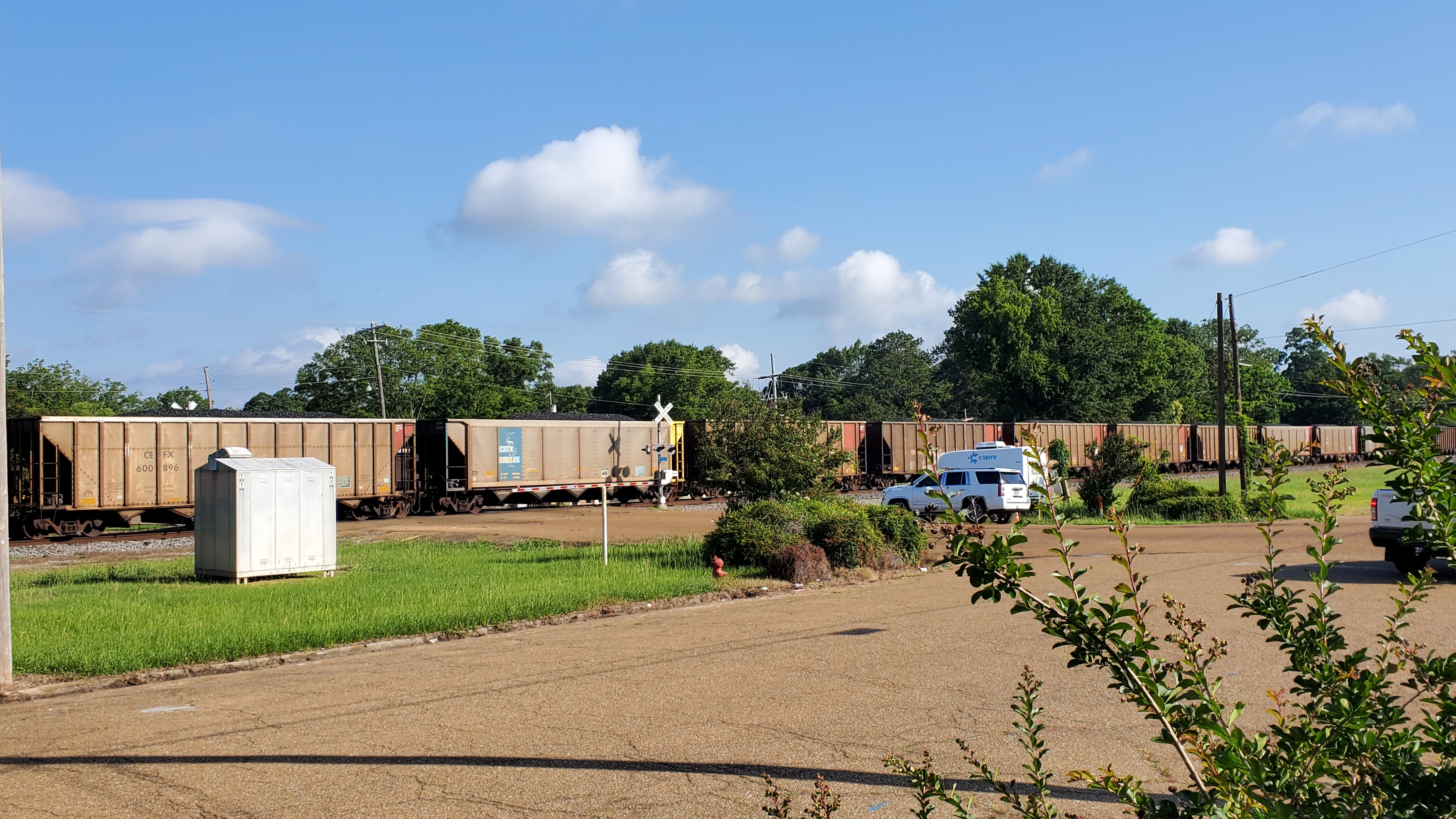 Freight train derailed, blocking downtown tracks | Daily Leader