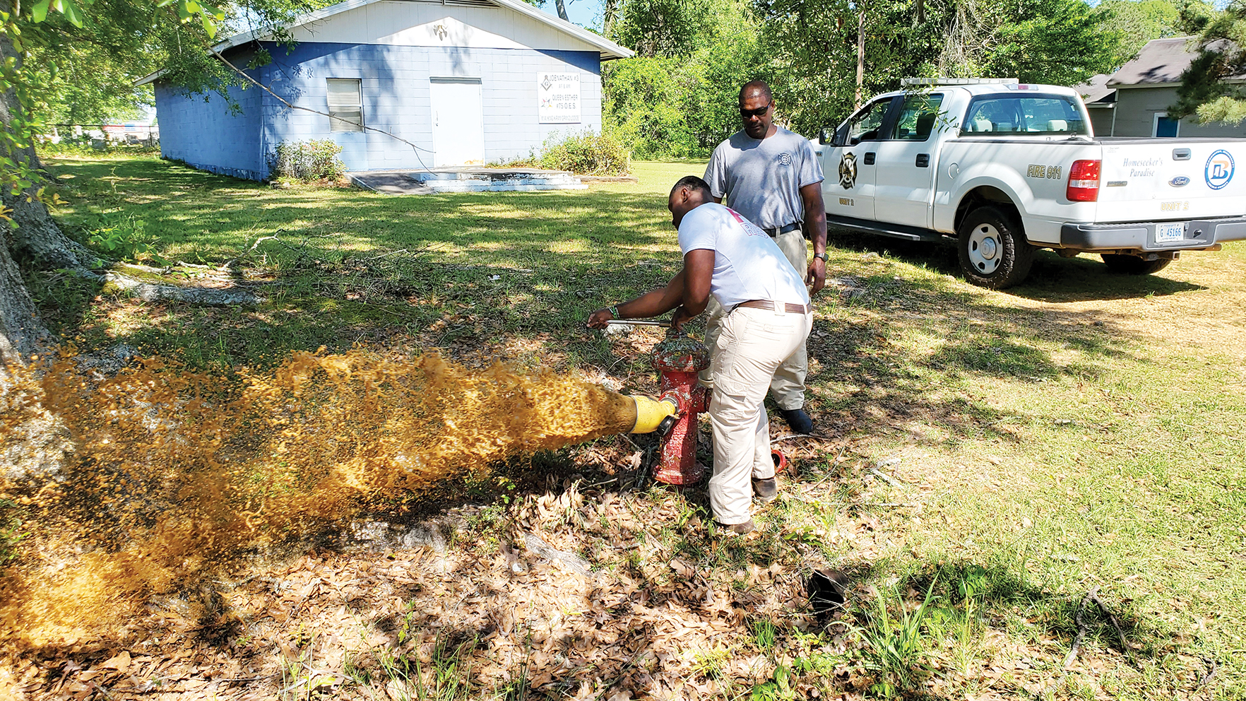 Water they doing? Fire Department flushing hydrants around town | Daily ...