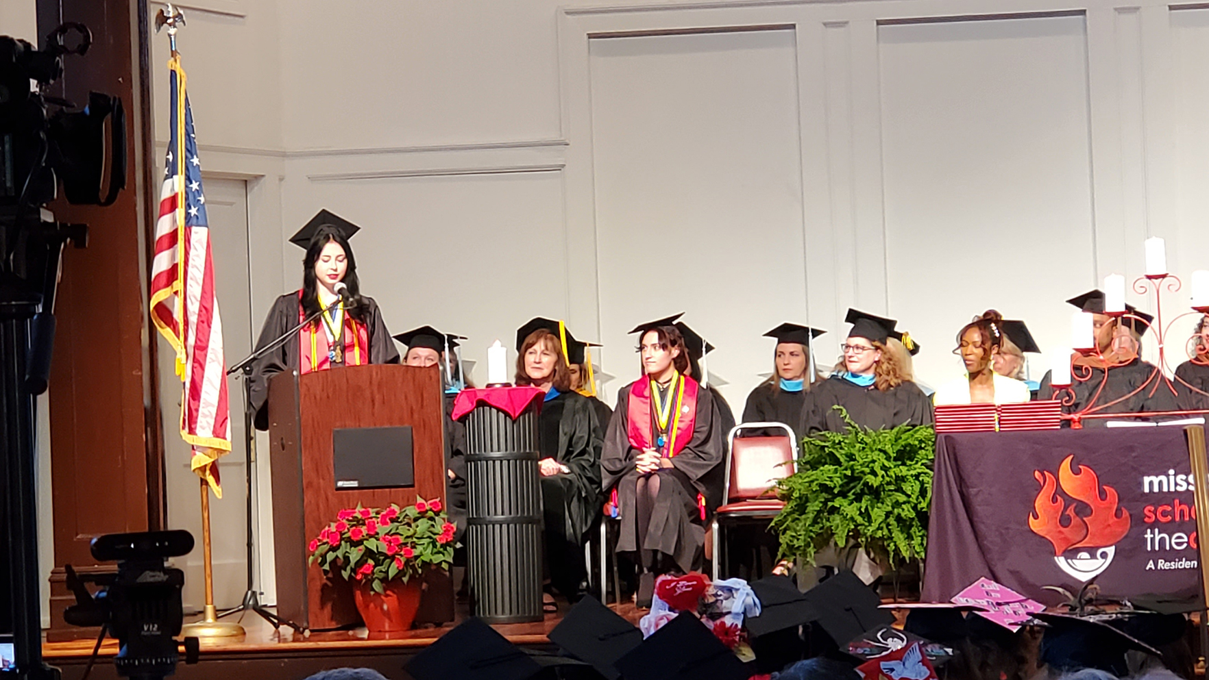 43 arts graduates rise, fly from Mississippi School of the Arts to ...