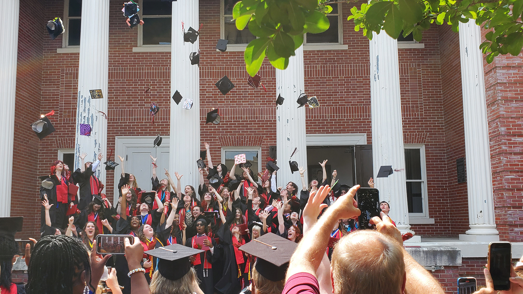 43 arts graduates rise, fly from Mississippi School of the Arts to ...