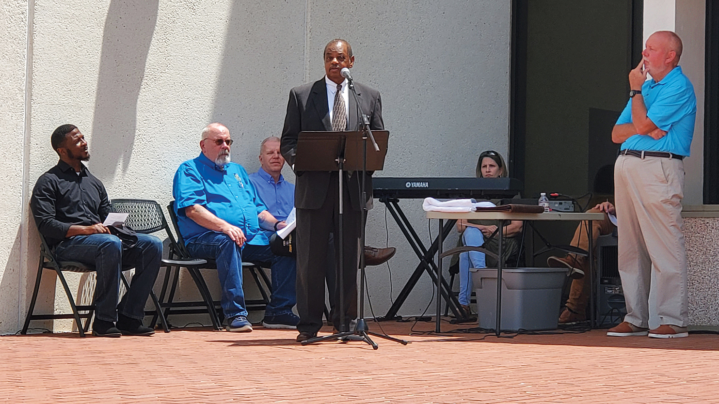 In God we Trust - Community turns hearts heavenward on National Day of ...