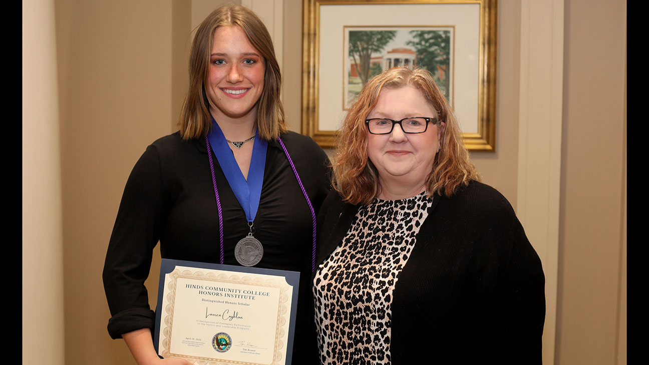 Hinds CC presents BC student excellence award | Daily Leader