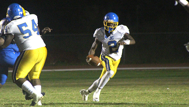 Dual quarterbacks take down Cobras | Daily Leader