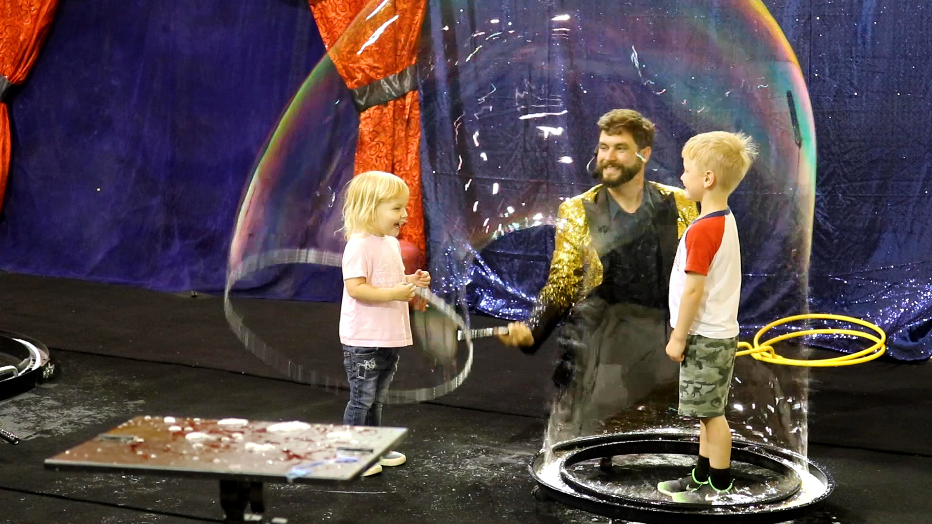 Giant Bubble Show popping into the Civic Center | Daily Leader