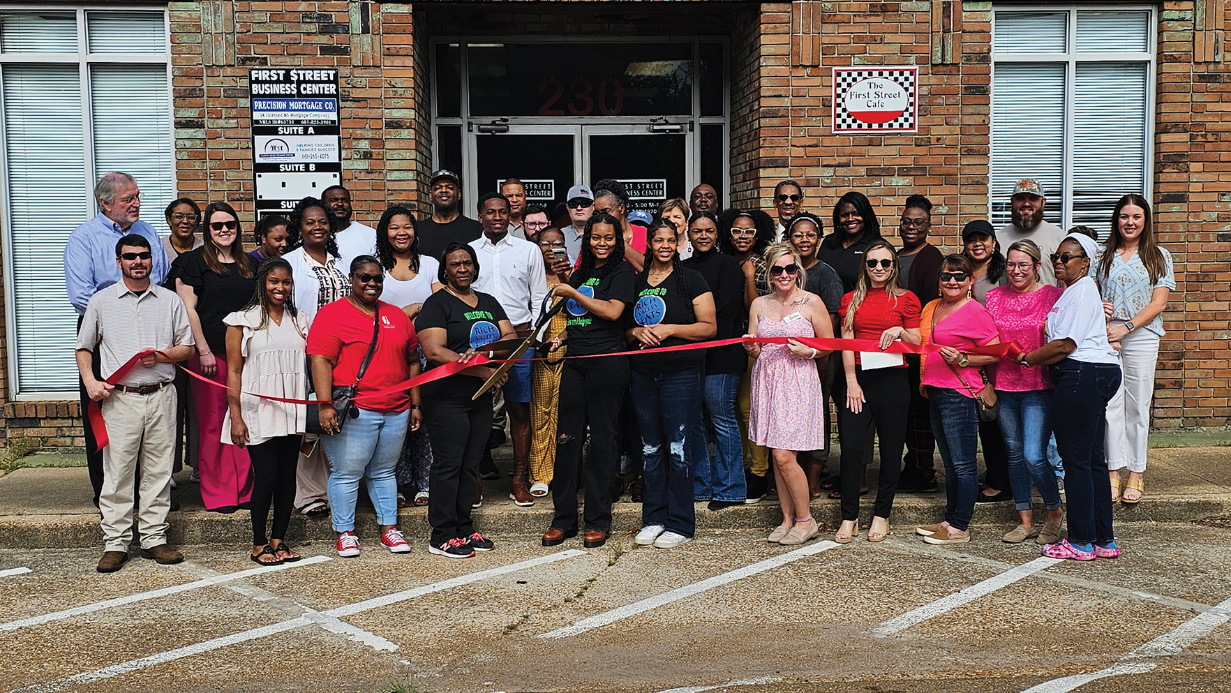 Rich Valley Eats cuts ribbon on healthy new business | Daily Leader