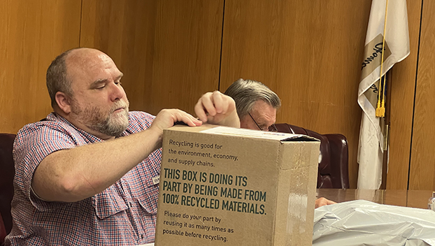 Officials receive bids for garbage collection | Daily Leader