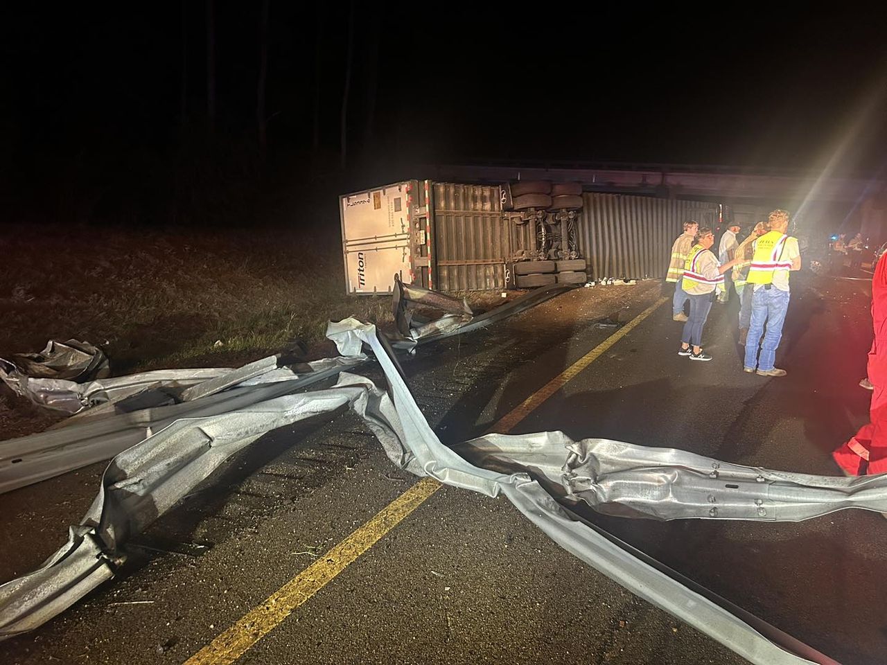 18-wheeler wrecks, rolls interstate in Lincoln County - Daily Leader ...